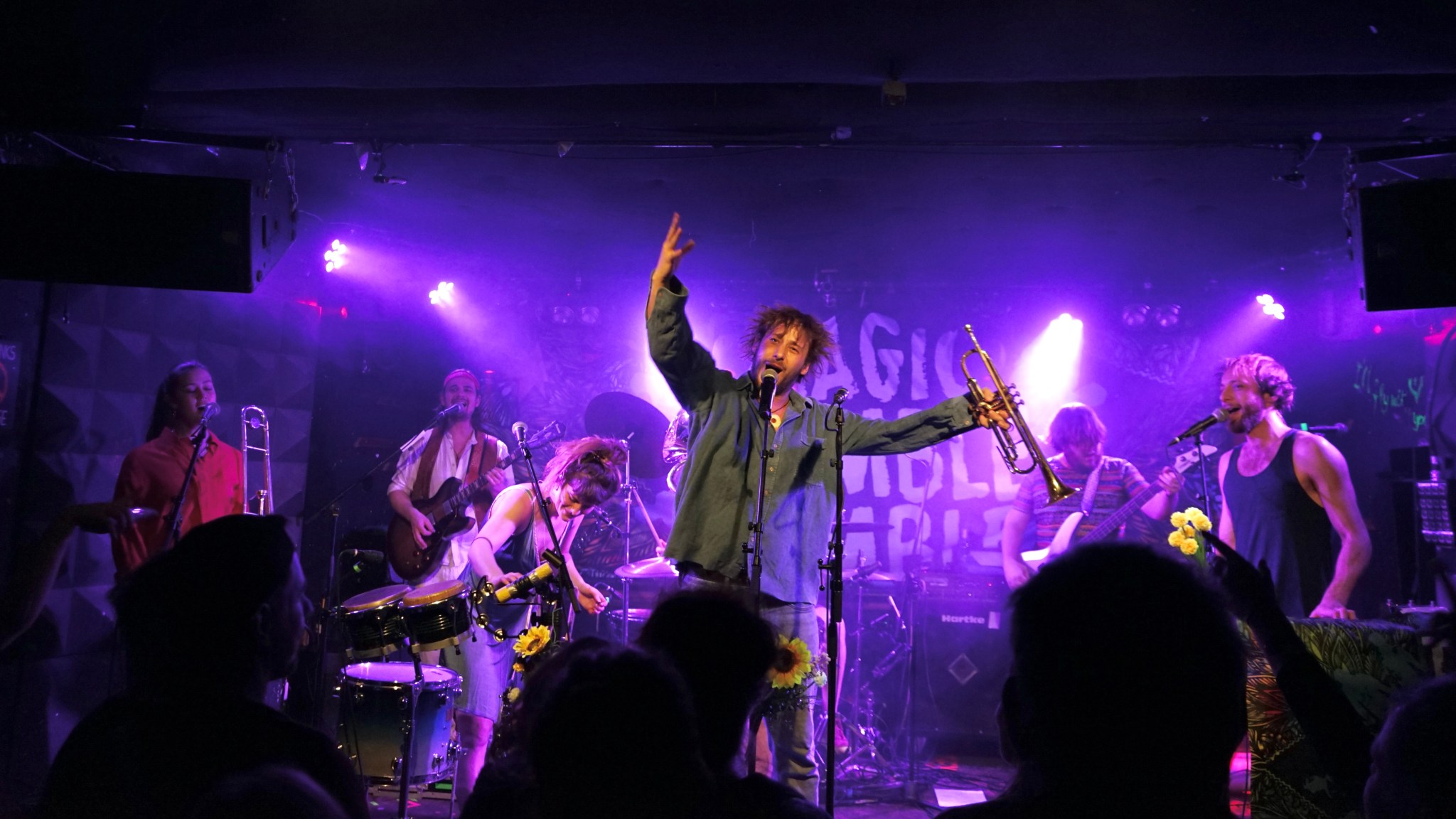 Live-Report: Hauptstadtdebüt für The Magic Mumble Jumble | Musik unterm ...